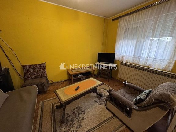 Prizemna kuća u Rumi, granica centra i brega - plac 3501m2 108.150 € Poruke Odgovara na 76% poruka,