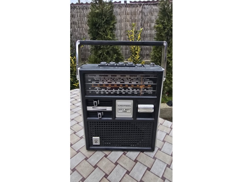 GRUNDIG City Boy 700 - radio tranzistor iz 1975. godine