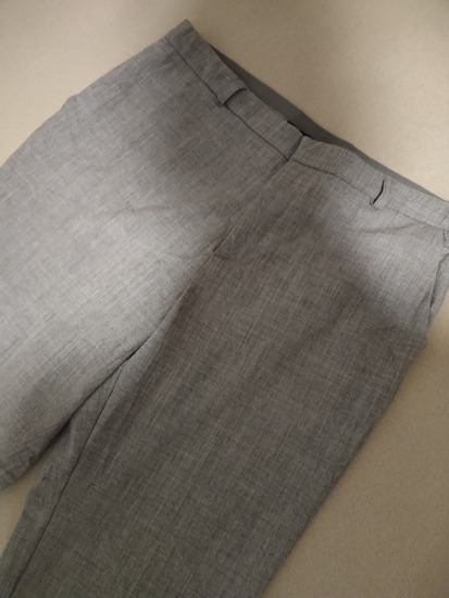 Stradivarius poslovne pantalone