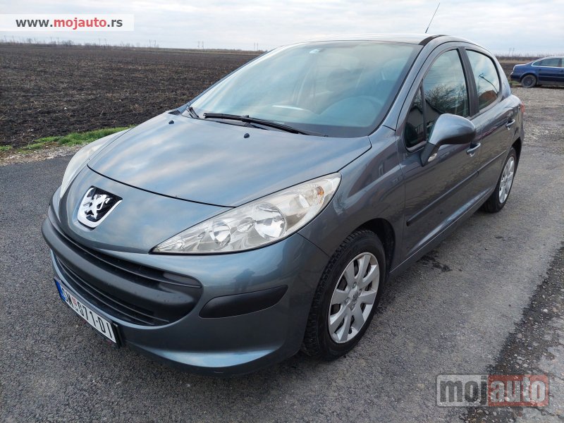 Peugeot 207 1.6HDI 66KW 5VRATA PERFEKT