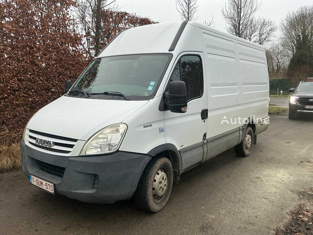 Prodaje se IVECO Daily minibus furgon na aukciji