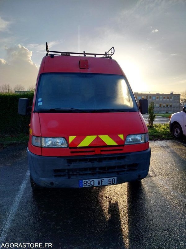 Prodaje se Peugeot BOXER minibus furgon na aukciji