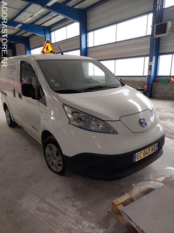 Prodaje se Nissan NV200 minibus furgon na aukciji