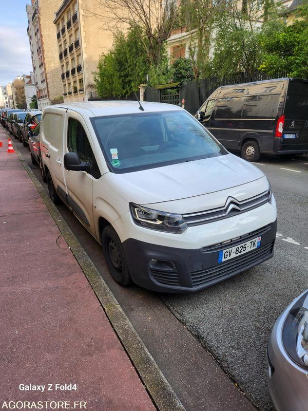 Prodaje se Citroen Berlingo laki furgon na aukciji