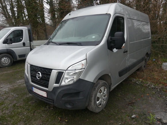 Prodaje se Nissan NV400 minibus furgon na aukciji