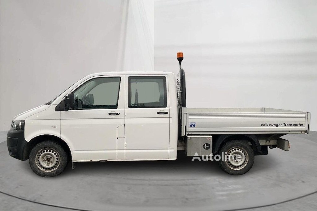 Prodaje se Volkswagen Transporter kamion s ravnom platformom < 3.5t na aukciji