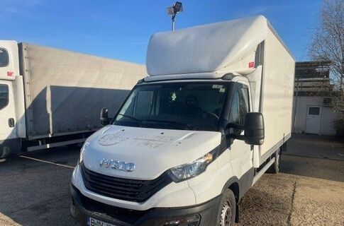 IVECO Daily-cub cu lift kamion furgon < 3.5t
