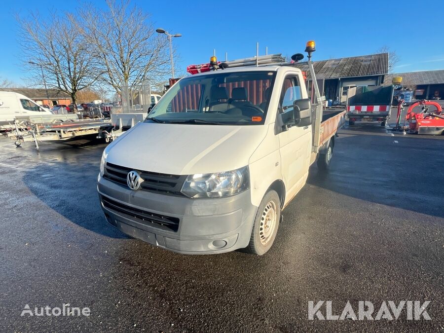 Prodaje se Volkswagen Transporter kamion s ravnom platformom < 3.5t na aukciji