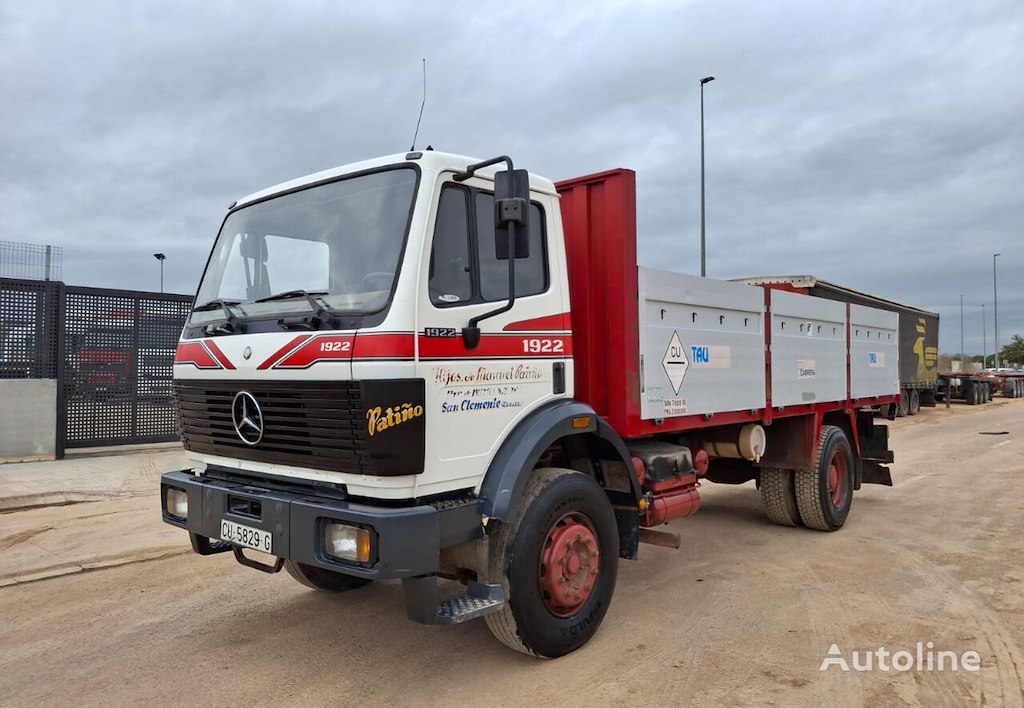 Mercedes-Benz SK 1922 kamion s ravnom platformom