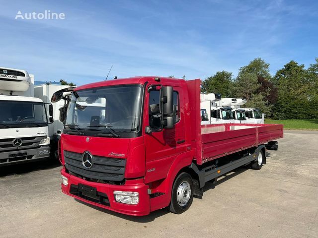 Mercedes-Benz ATEGO 823 L kamion s ravnom platformom