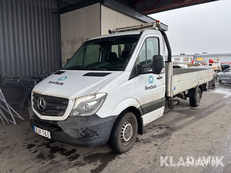 Prodaje se Mercedes-Benz Sprinter kamion s ravnom platformom na aukciji