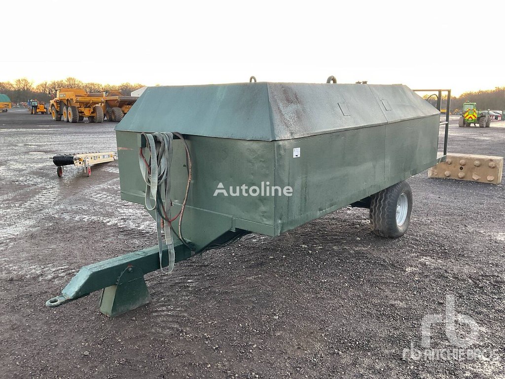 Prodaje se 5000 L Trailer Mounted Steel rezervoar za skladistenje goriva na aukciji