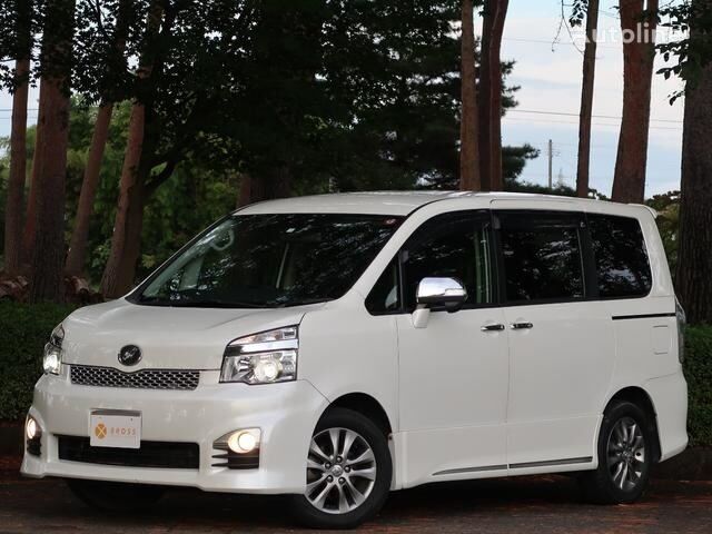 Toyota VOXY minivan