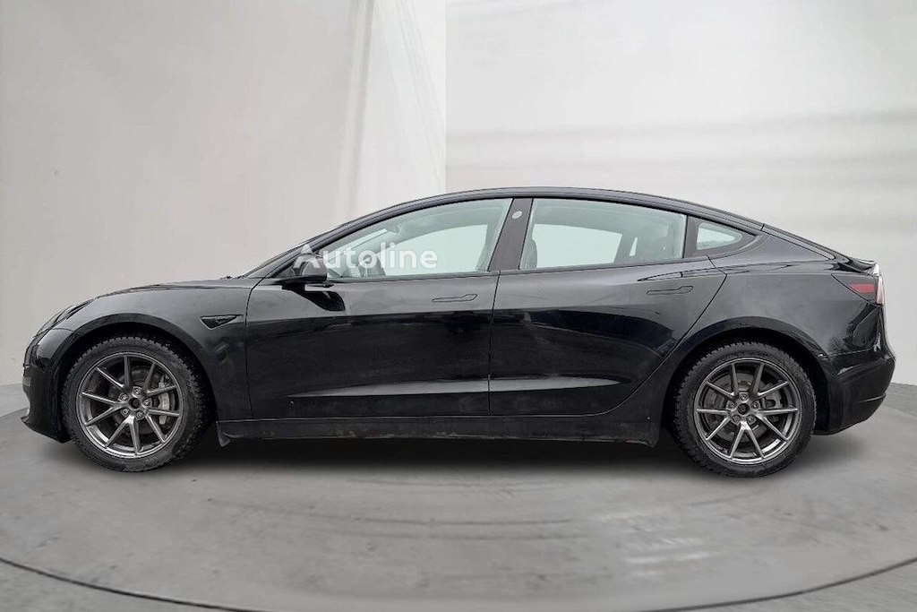 Prodaje se Tesla Model 3 hečbek na aukciji