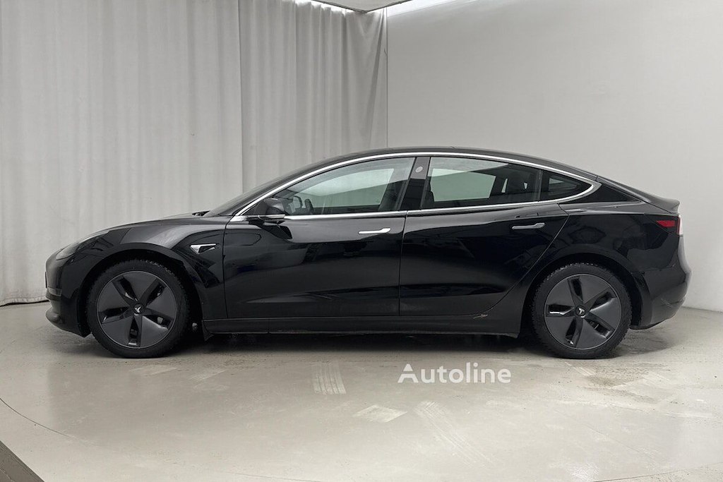 Prodaje se Tesla Model 3 hečbek na aukciji