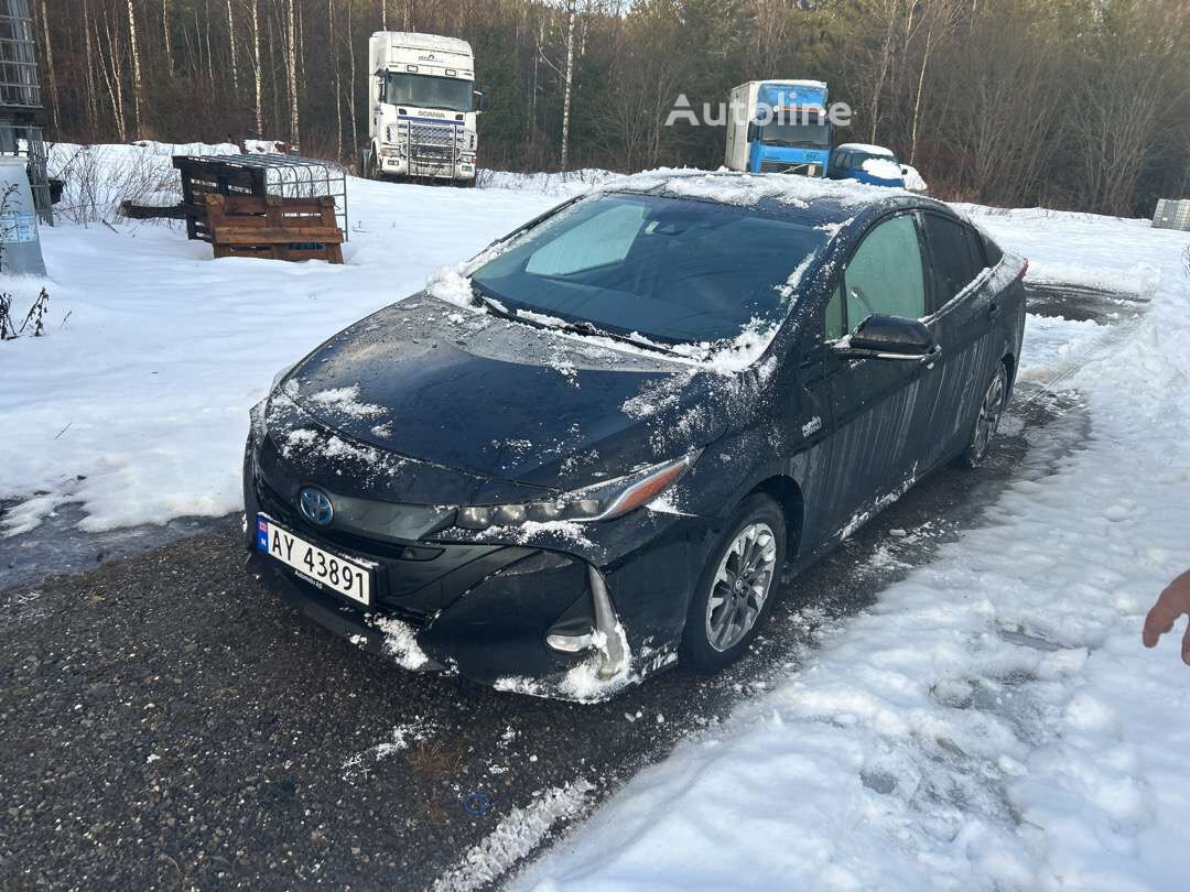 Prodaje se Toyota PRIUS PHV sedan na aukciji