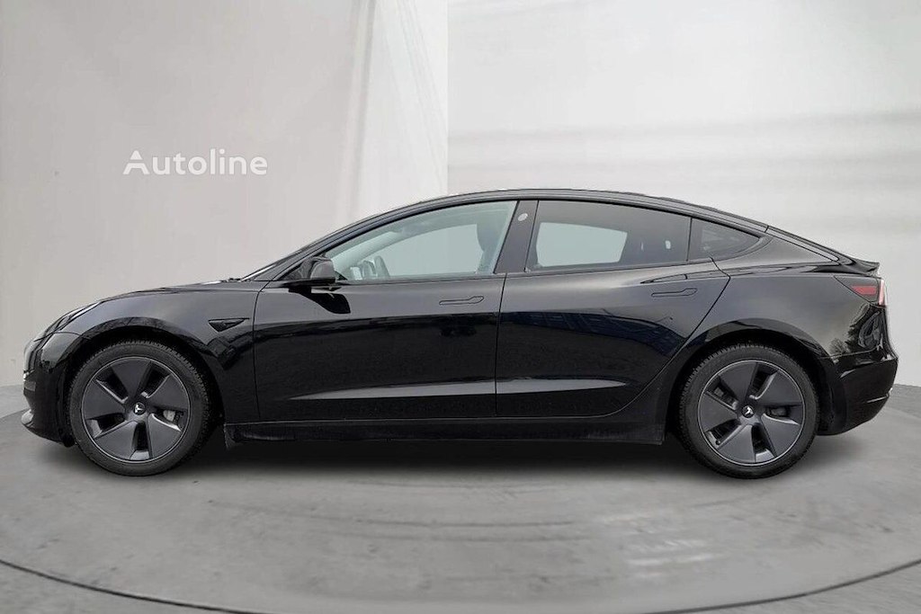 Prodaje se Tesla Model 3 sedan na aukciji