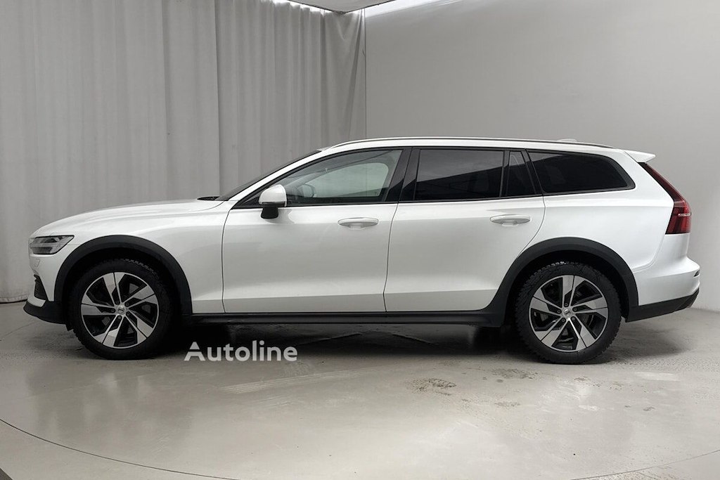 Prodaje se Volvo V60 Cross Country karavan na aukciji