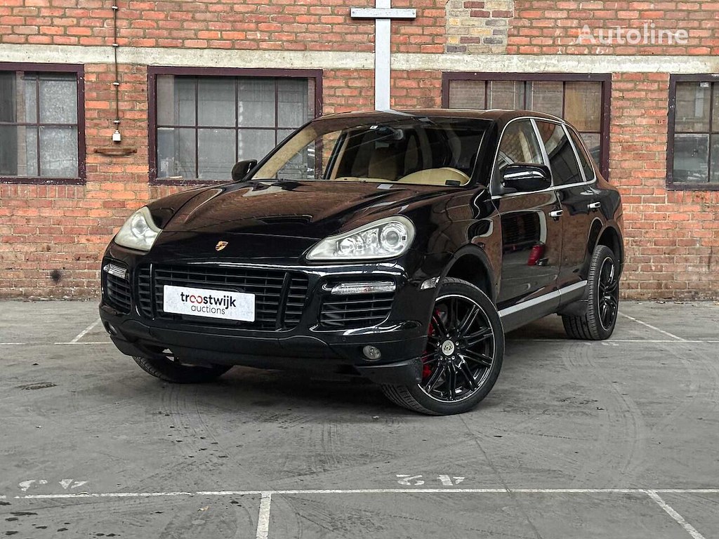 Prodaje se Porsche Cayenne krosover na aukciji