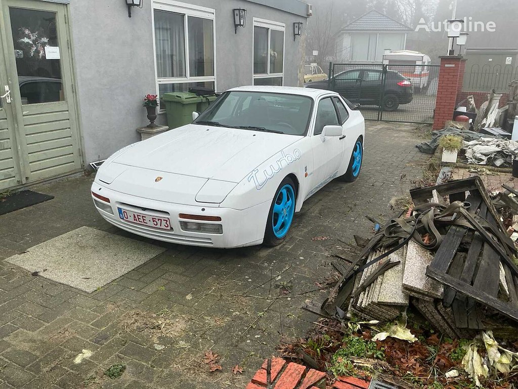 Prodaje se Porsche 944 kupe na aukciji