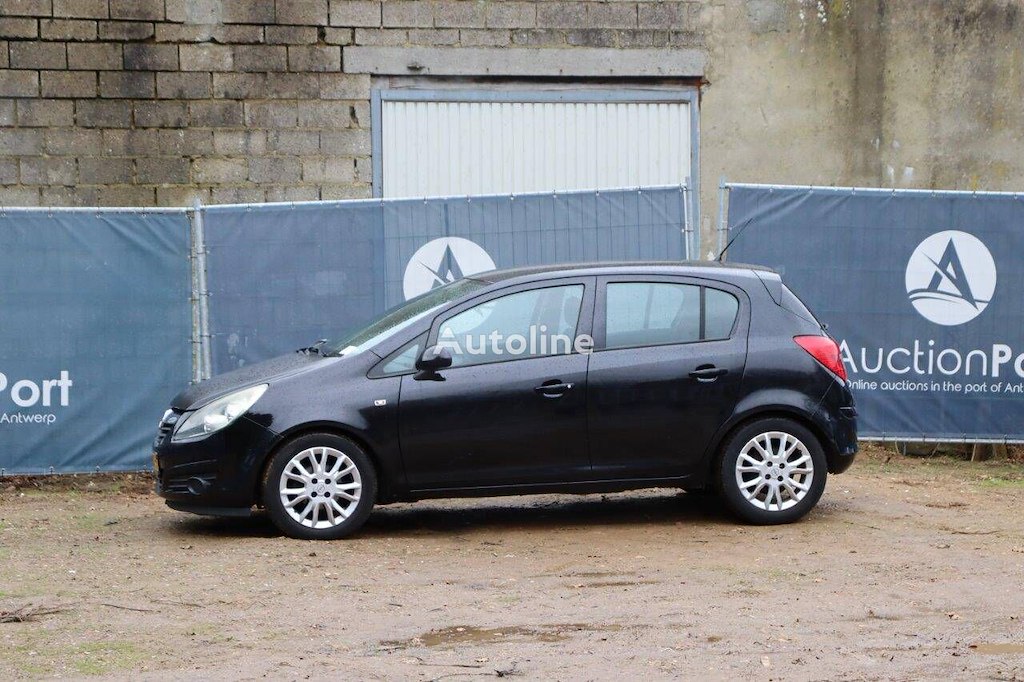 Prodaje se Opel Corsa sedan na aukciji