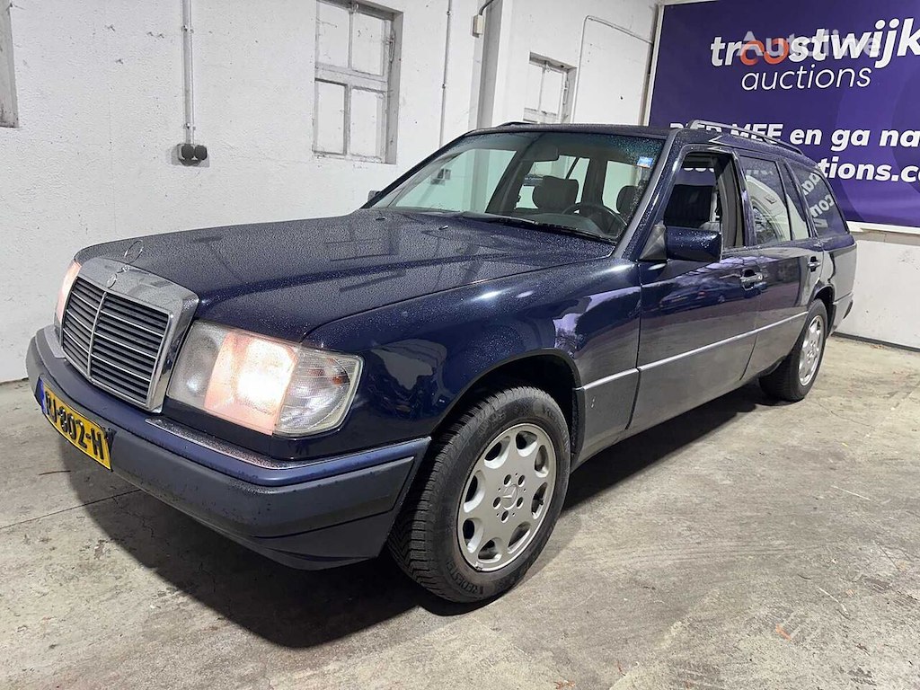 Prodaje se Mercedes-Benz (W124) Combi karavan na aukciji