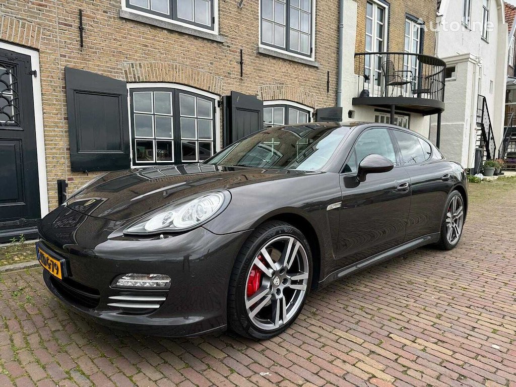 Prodaje se Porsche Panamera hečbek na aukciji