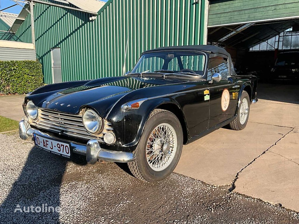 Prodaje se Triumph TR4a kabriolet na aukciji