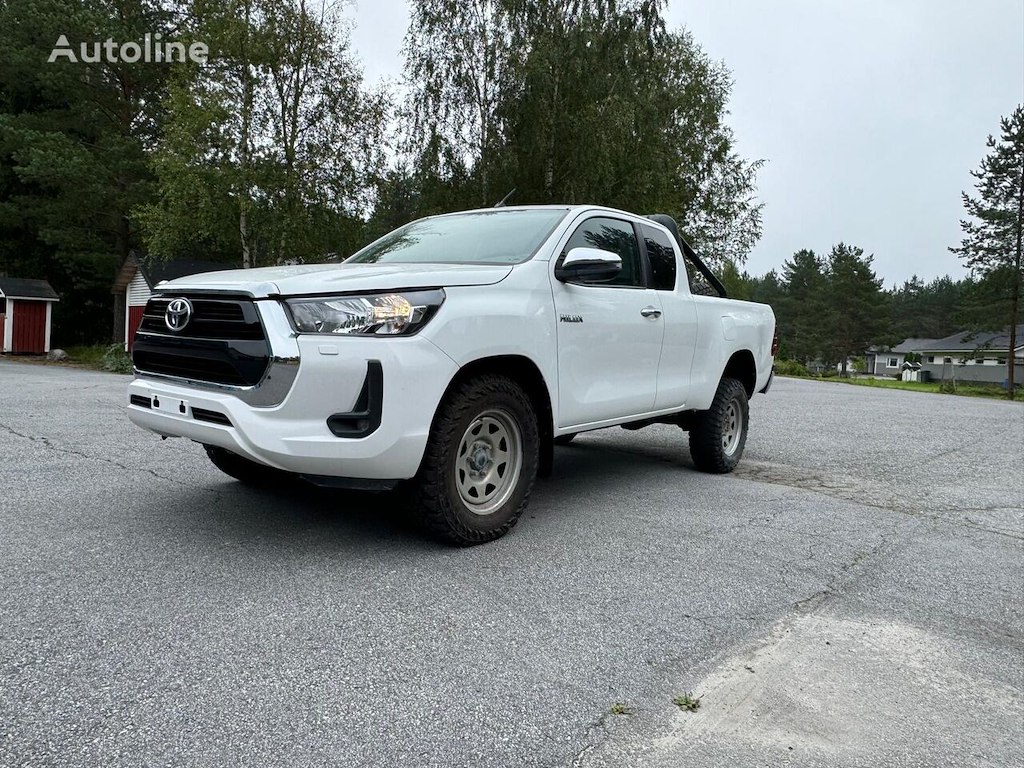 Toyota Hilux Extra Cab 4WD 2.4D Active Autom pikap