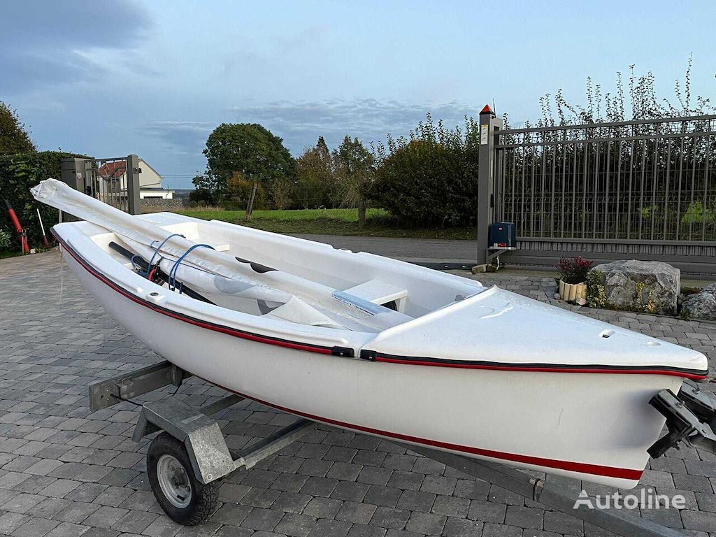 Prodaje se Bateau à voile čamac na aukciji