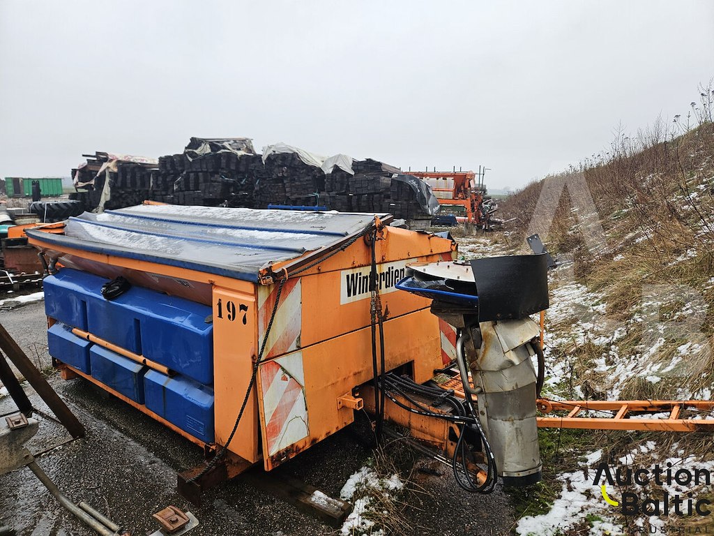 Prodaje se The screw spreader (Sraigtinis barstytuvas) nošeni rasipač peska na aukciji