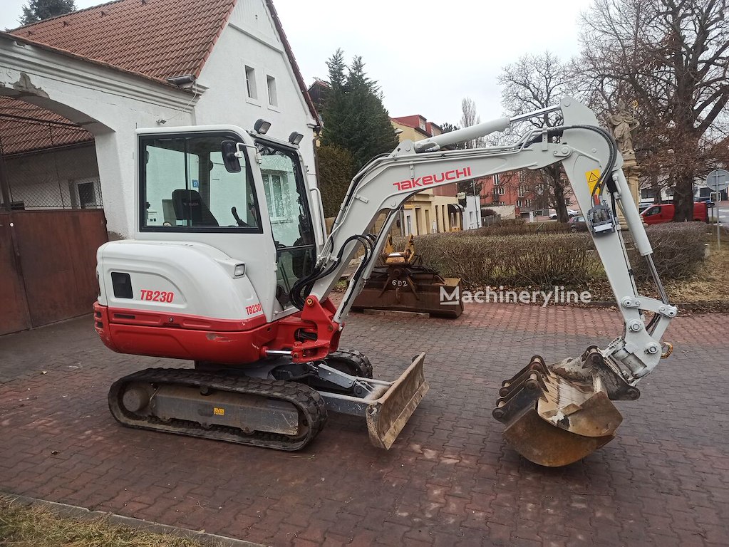 Takeuchi TB230 Powertilt mini bager