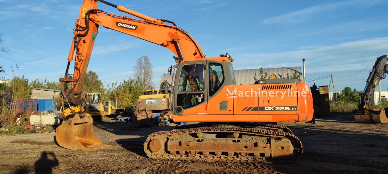 Doosan DX220 bager guseničar