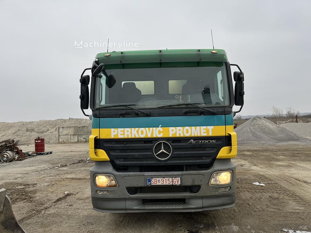 Liebherr na šasiji Mercedes-Benz kamion s mešalicom za beton