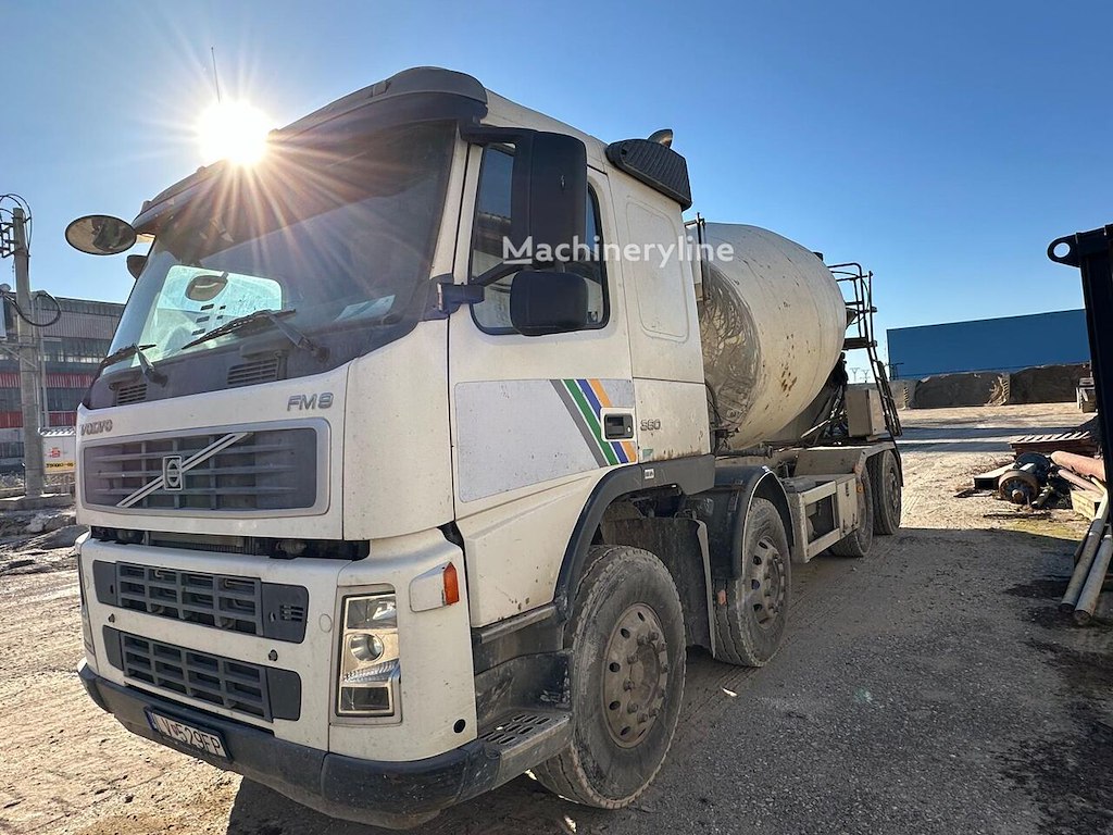 Baryval na šasiji Volvo FM 12 8x4 kamion s mešalicom za beton