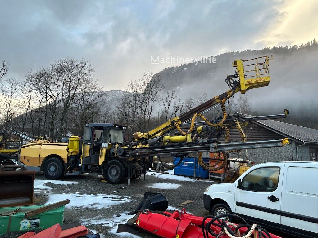 Prodaje se Atlas Copco Boomer M2C Tunnelrigg bušaće postrojenje na aukciji