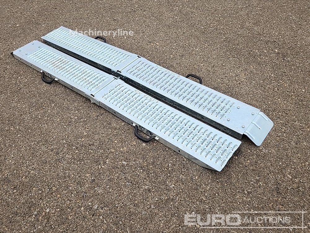 Prodaje se Foldable Iron Ramp (2 of) / Rampas Hierro Galvanizado kašiku za prednje utovarivač na aukciji