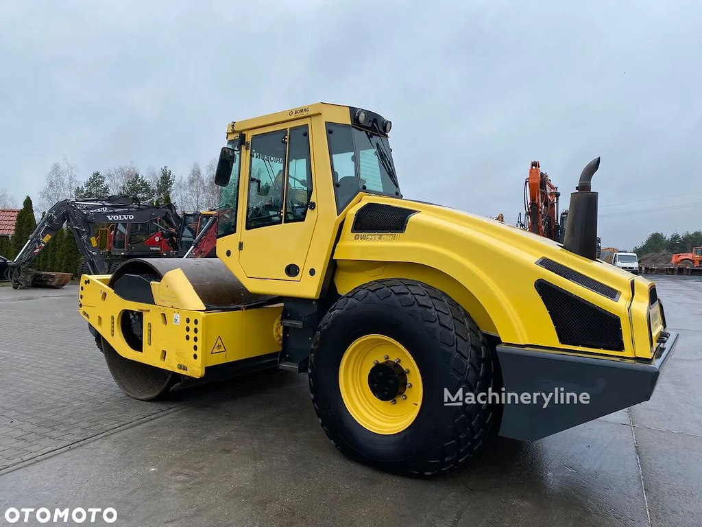 BOMAG BW213DH- 4 valjak za asfalt