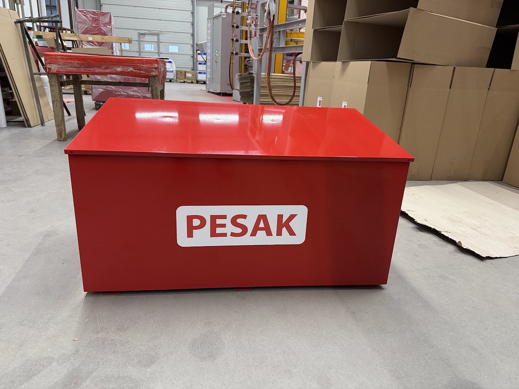 Sanduk za pesak metalni dim.1100x600x500/550mm. Plastificiran RAL 3000