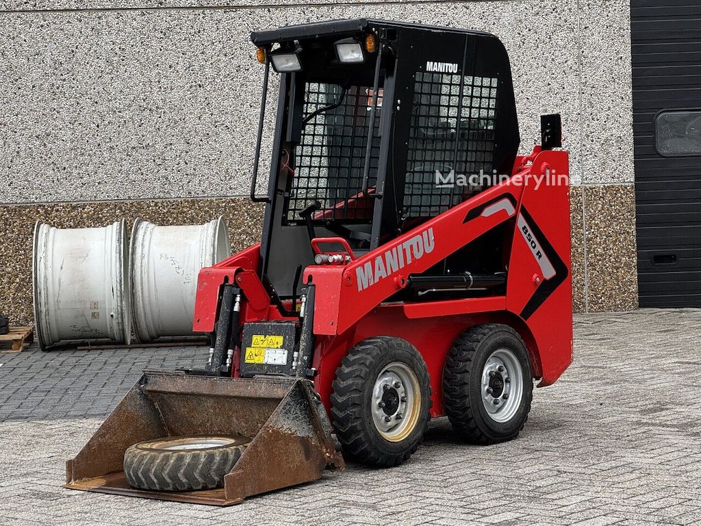 Manitou 850R mini utovarivač