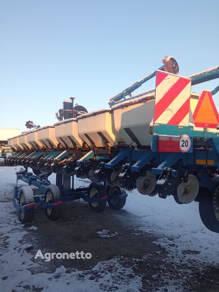 Kinze 3605 pneumatska precizna sejalica