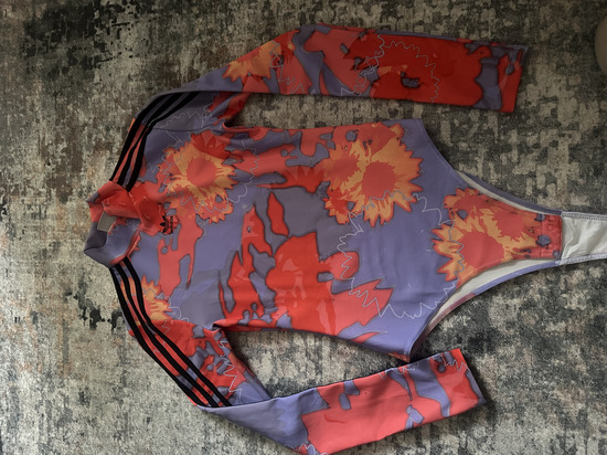 Adidas bodi nov