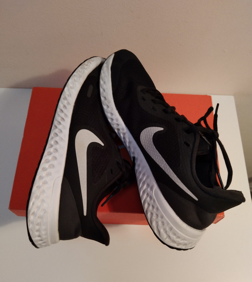 **NIKE REVOLUTION 5 W**