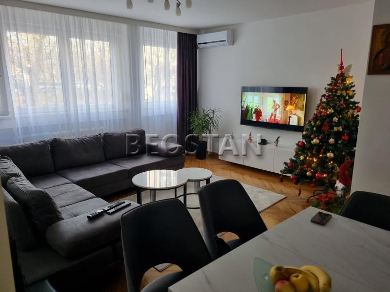 Novi Beograd - Blok 37 #60729 900 €