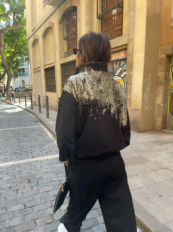 black golden sweatshirt