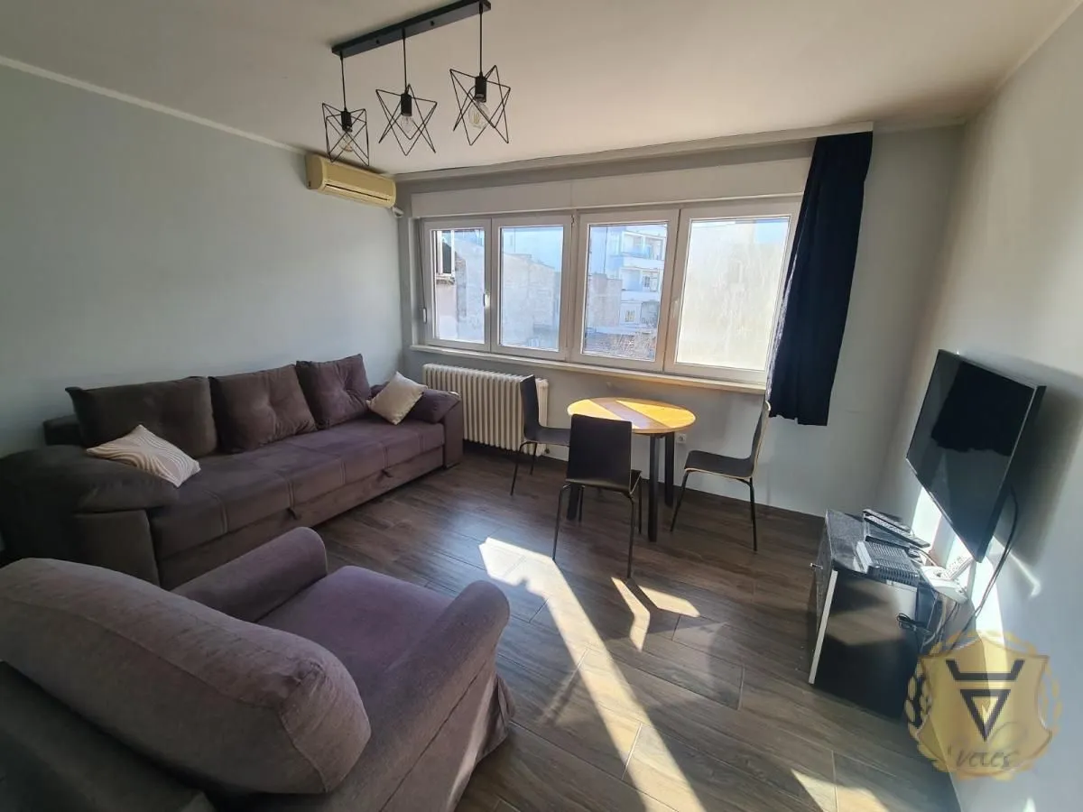 Izdavanje, dvosoban stan, 43m2, Stari Grad, Beograd