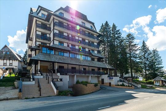 Prodaja nameštenog lux apartmana u Vili Kopaonik