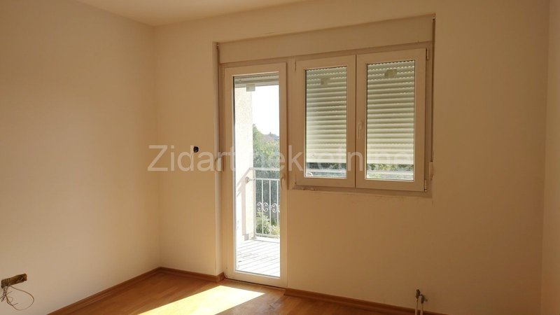 ID 3575234, Beograd, Zemun Batajnica,