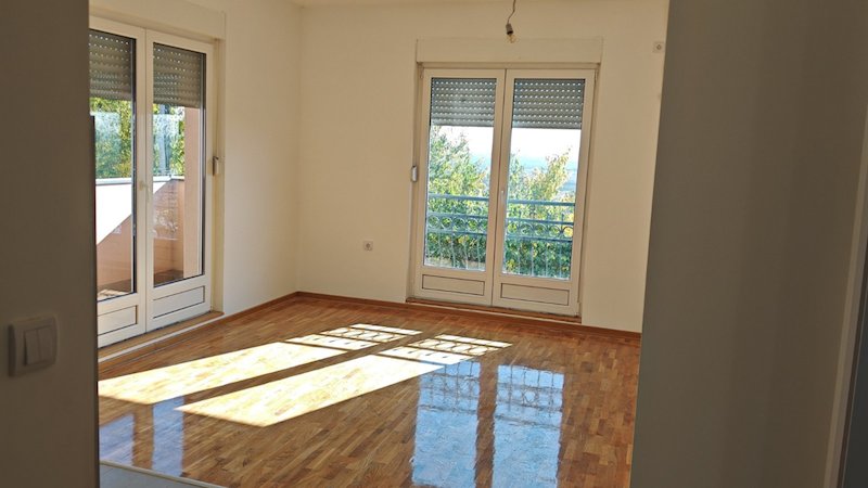 3581263 Beograd - prigradske opštine, Surčin Surčin,Kolumbova