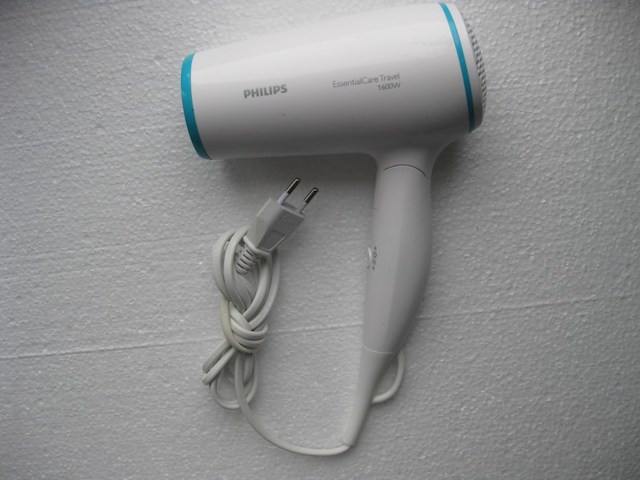 3-28 Philips essential care travel 1600W BHD006